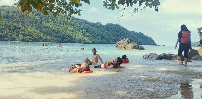 2D1N Dolphin Sighting Lampung
